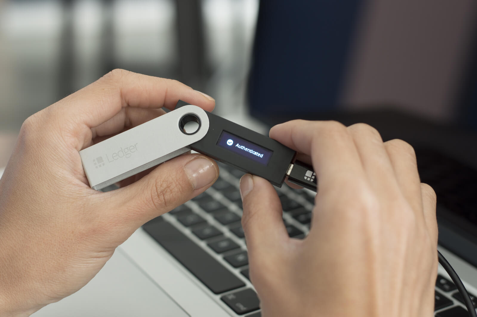 Safest & Best Hardware Wallets 2018 - THE CRYPTOBASE